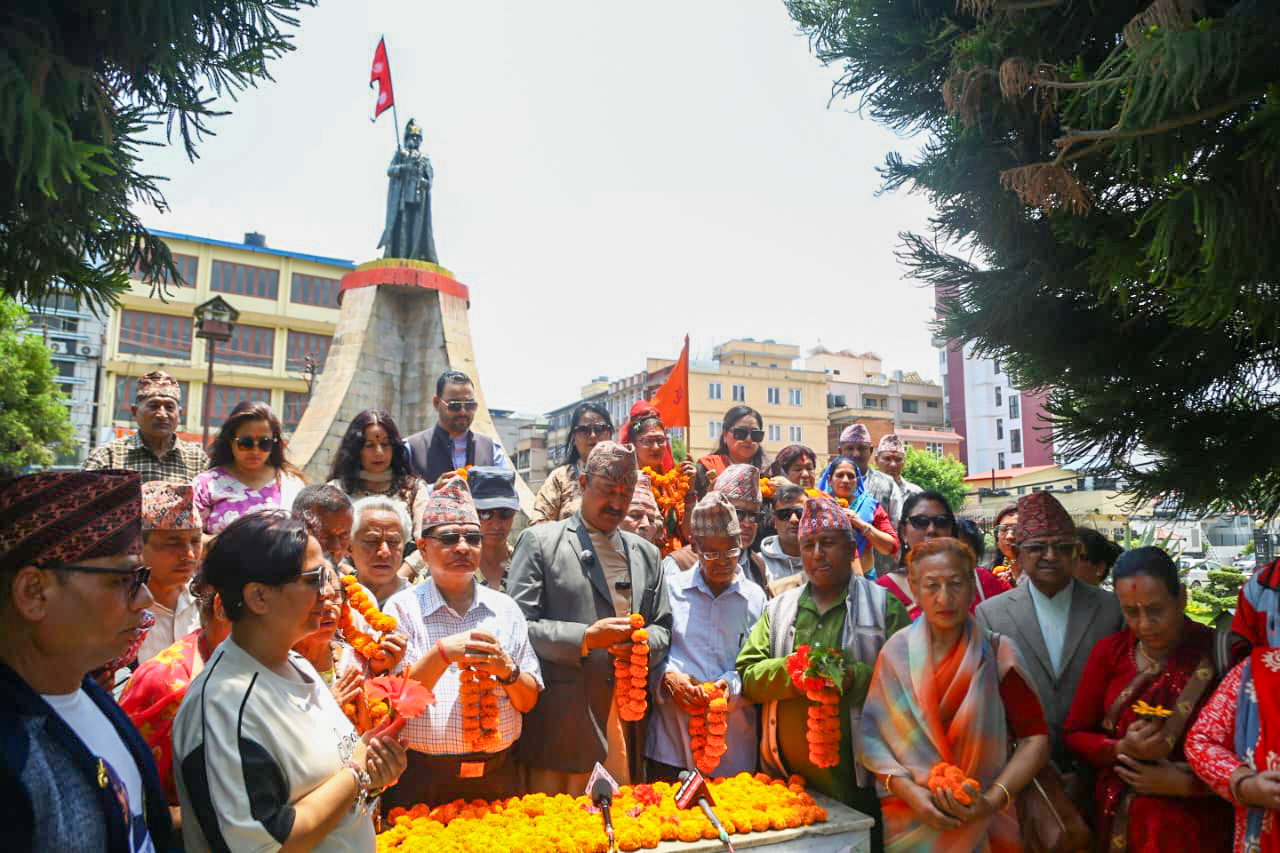 Wreath-laying ceremony at late King Birendra's 25th memorial day ...
