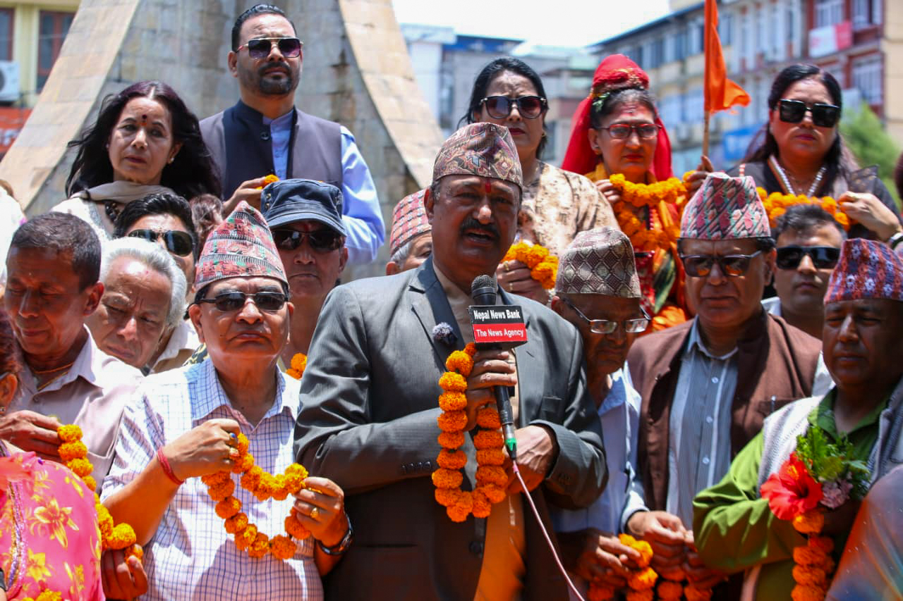 Wreath-laying ceremony at late King Birendra's 25th memorial day ...