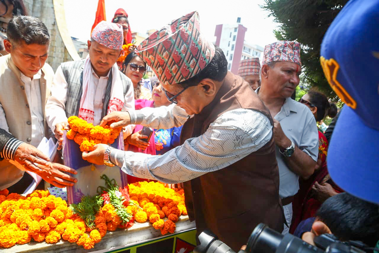 Wreath-laying ceremony at late King Birendra's 25th memorial day ...