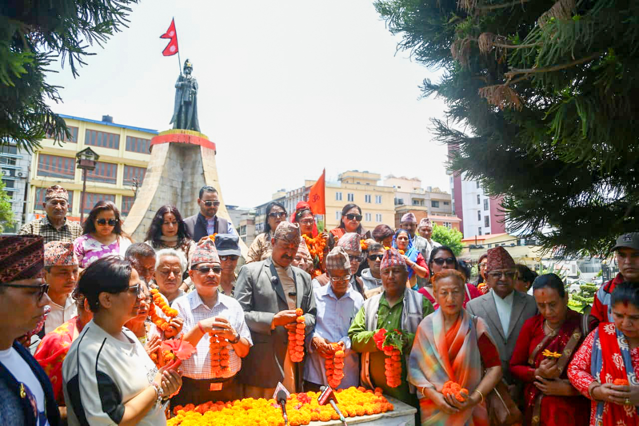 Wreath-laying ceremony at late King Birendra's 25th memorial day ...
