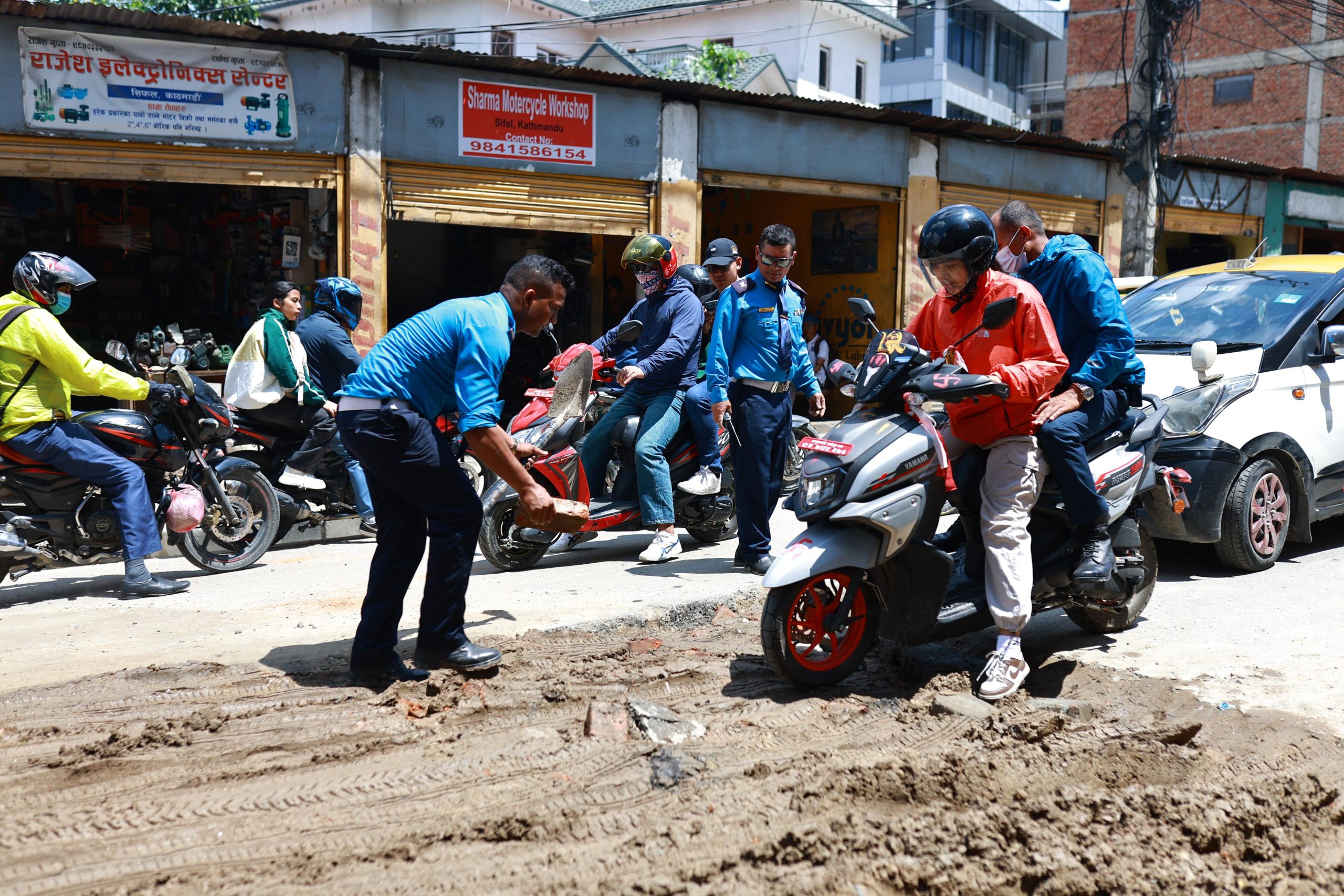 Traffic Police use shovel to clear roads (Photos) | Nepal Views: Voices ...