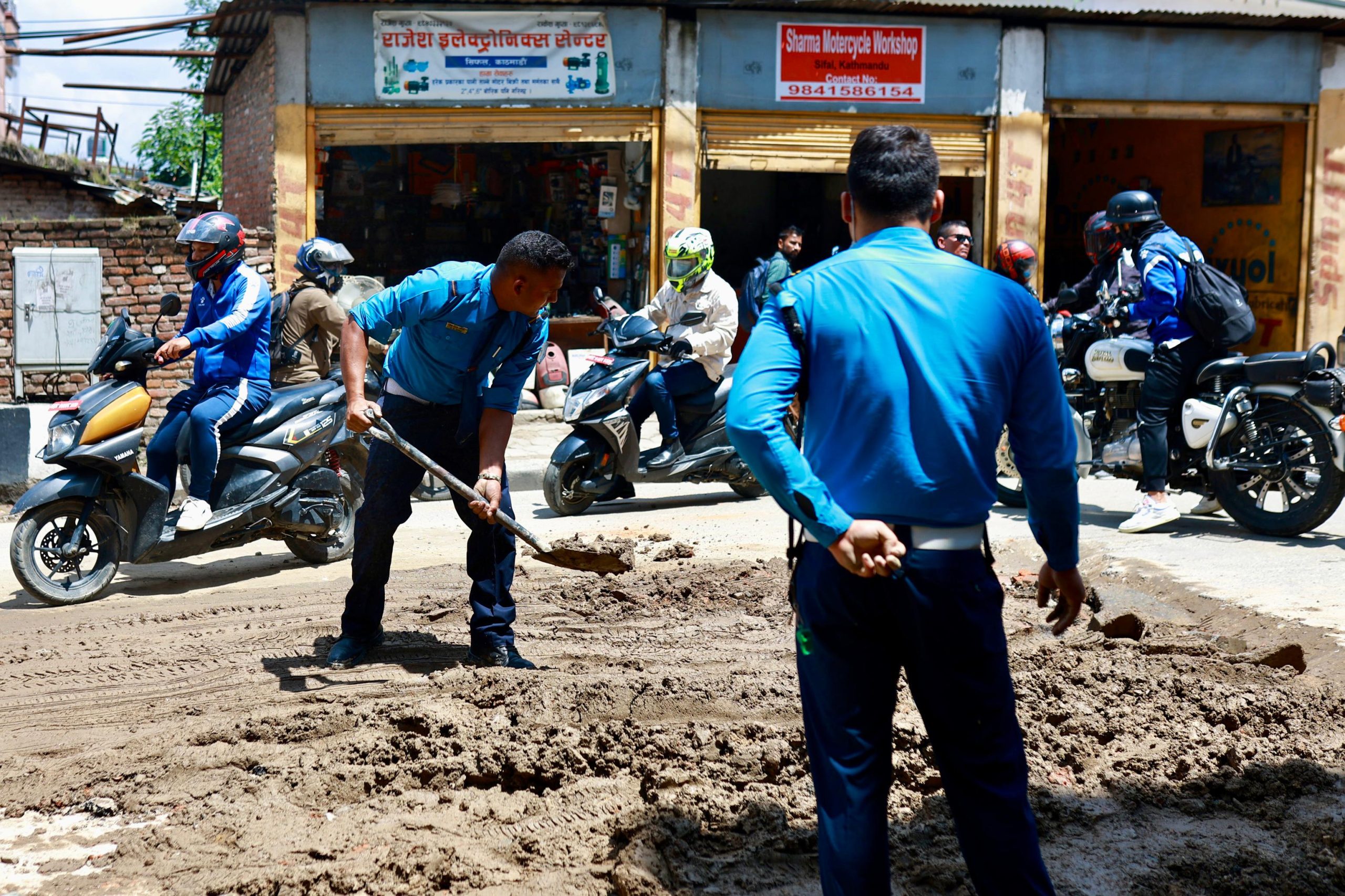 Traffic Police use shovel to clear roads (Photos) | Nepal Views: Voices ...
