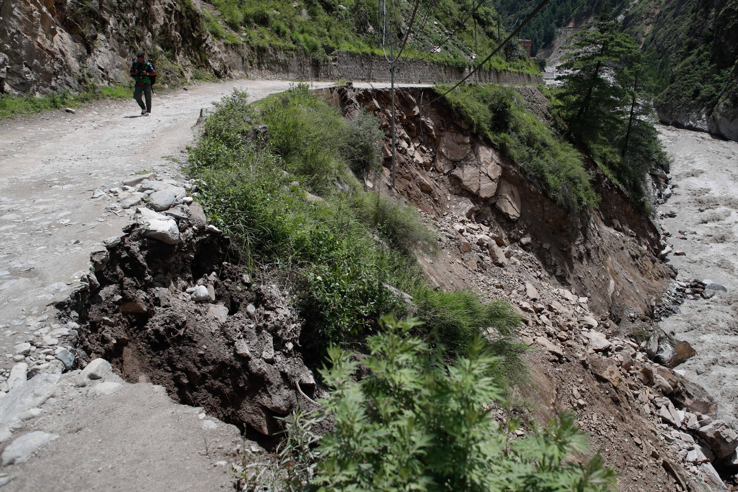 Syafrubesitimure Road Blocked By Flood And Landslides Hundreds Of 3823
