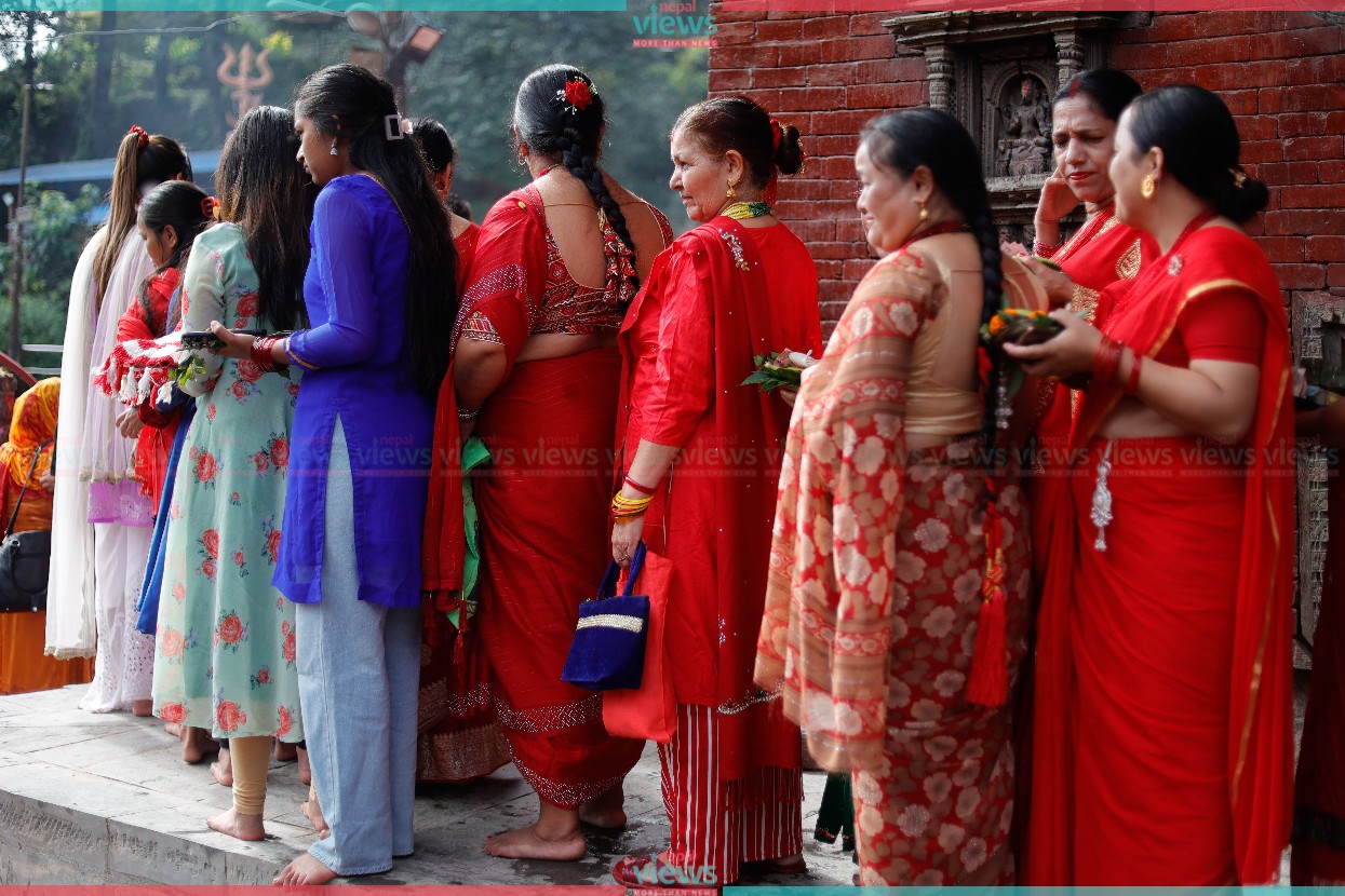 हरितालिका तीज, शिवालयहरूमा व्रतालु महिलाको घुइँचो (तस्वीरहरू) | Nepal ...