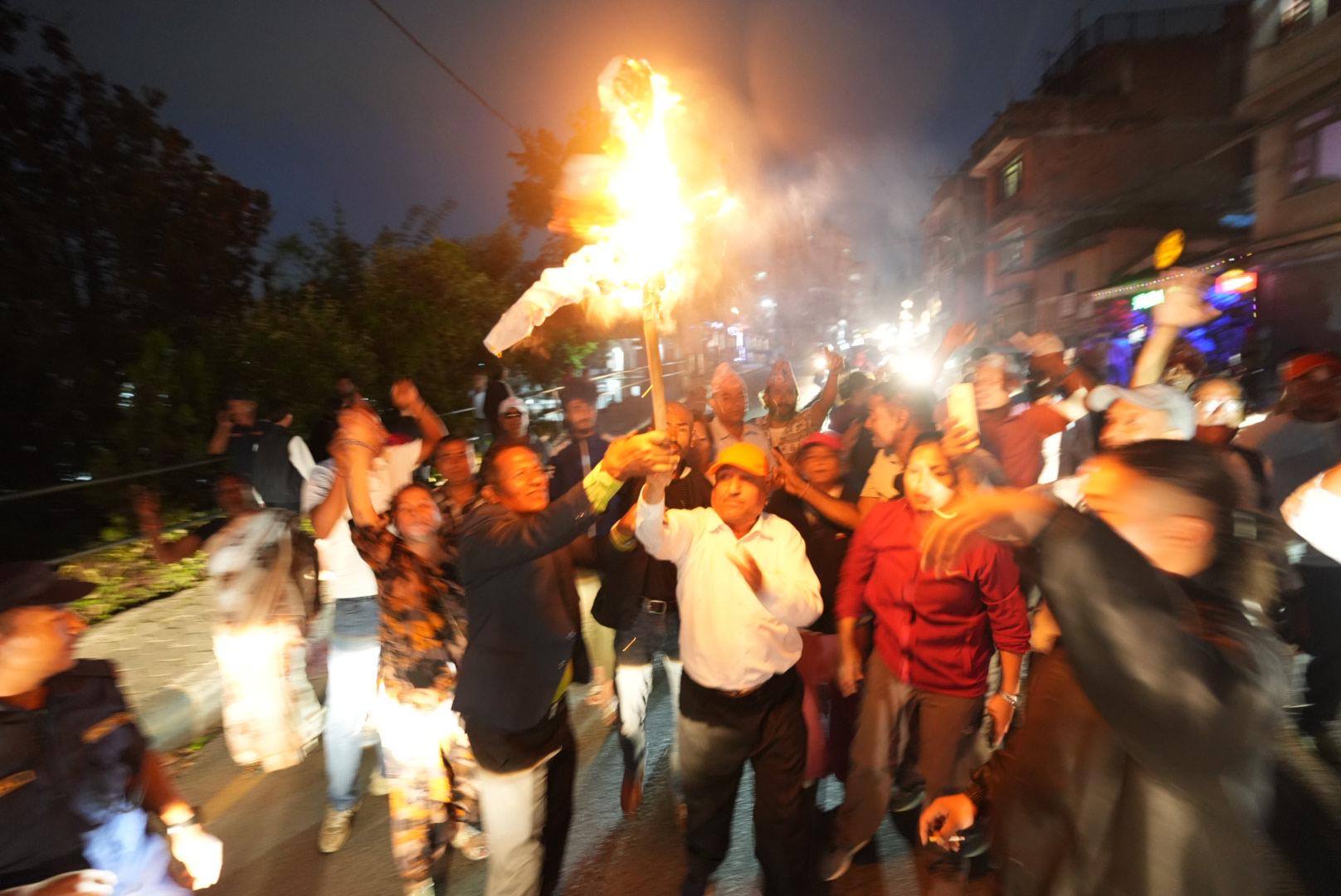 कमल थापा र दीपक सिंहलगायतको रिहाइ माग गर्दै राप्रपा नेपालको काठमाडौंमा ...